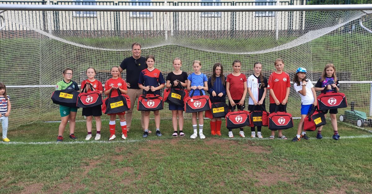 Nachwuchs des DFC Westsachsen Zwickau - WIN Wartung und Instandhaltung ...